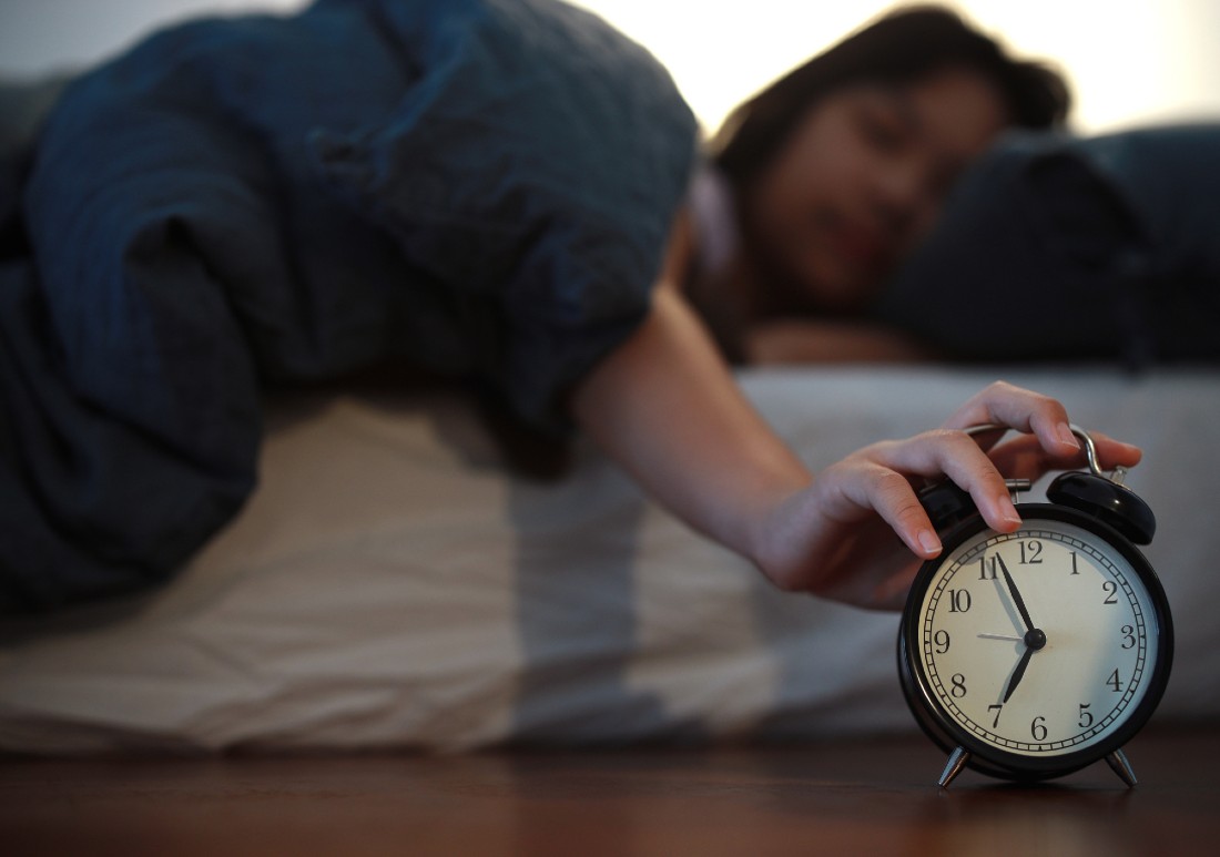 Why Using an Alarm Clock is Better than Your Phone's Alarm | Sleeping ...
